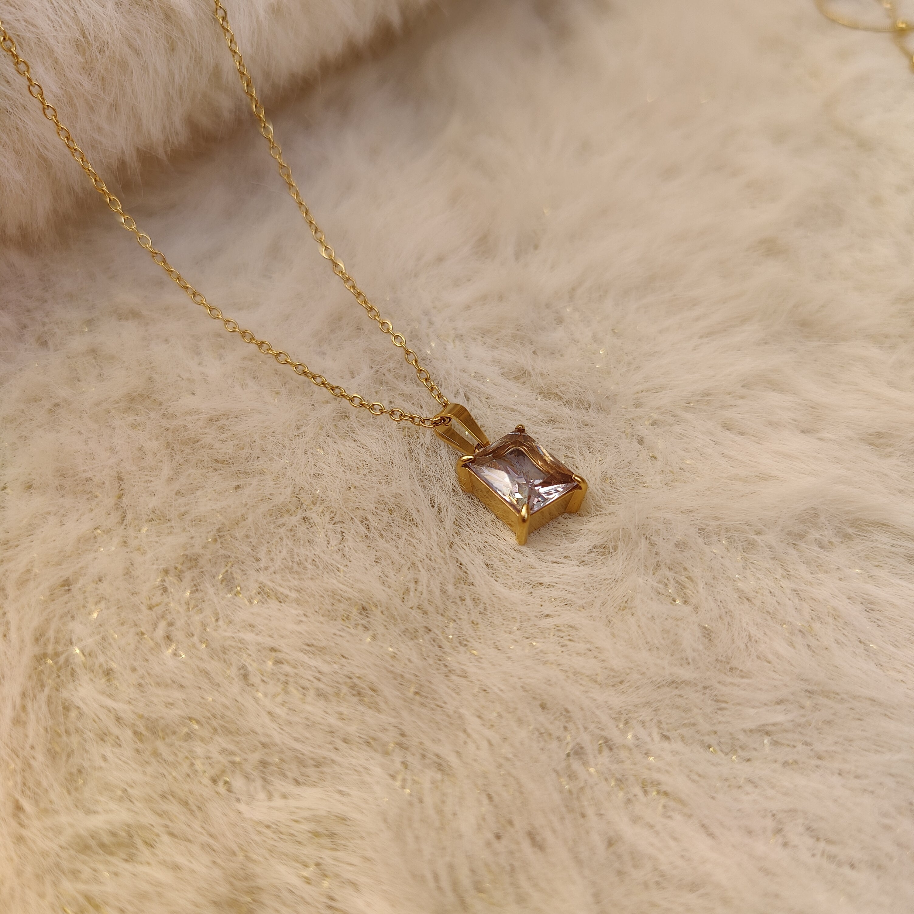 Sofia Locket – Anokhi India